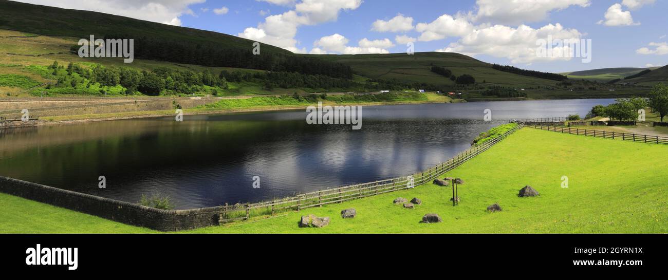 The Woodhead Reservoir, Longdendale, Derbyshire, England Stock Photo ...