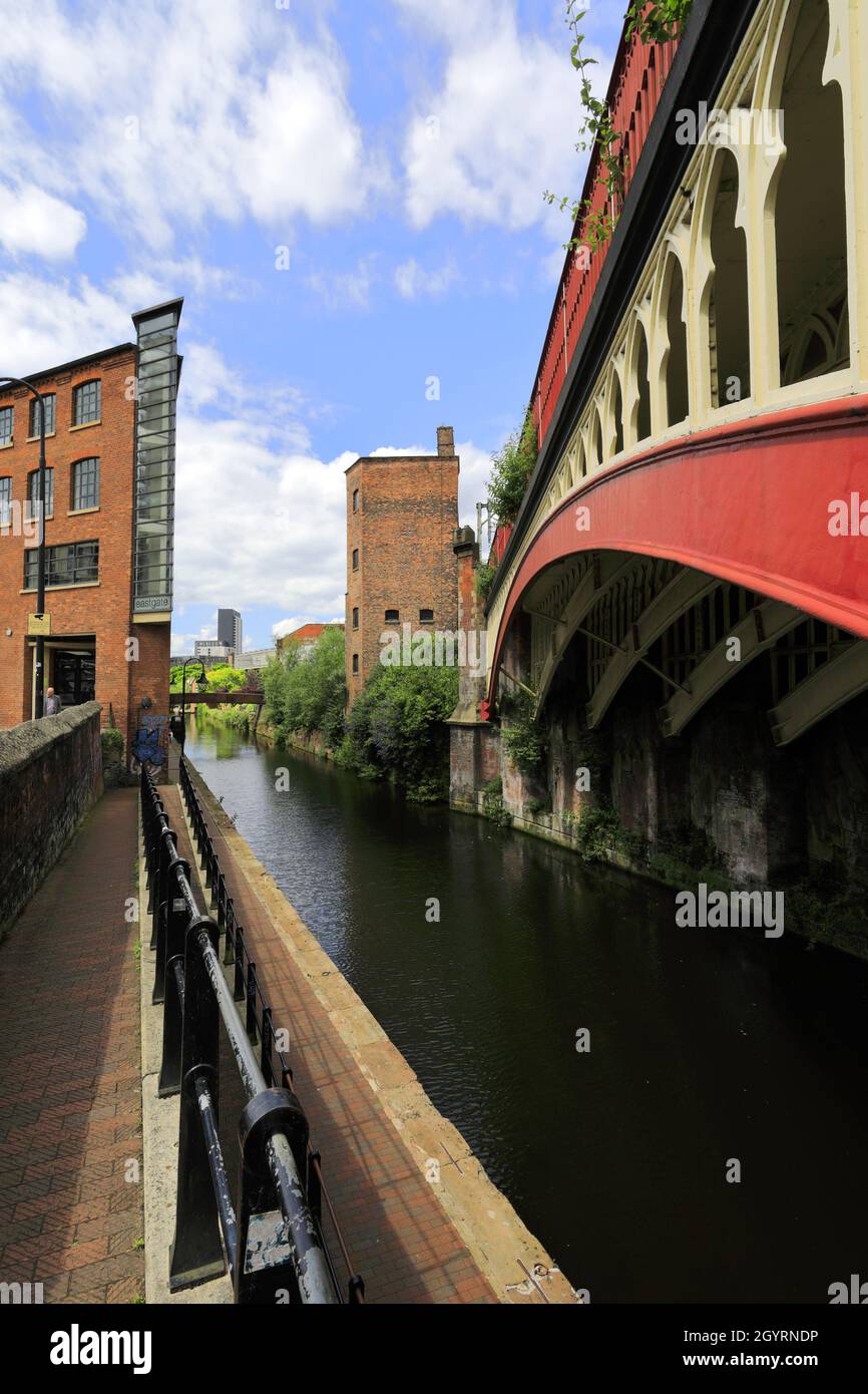Bridge over the Rochdale canal, Grocers Warehouse, Castlefield ...