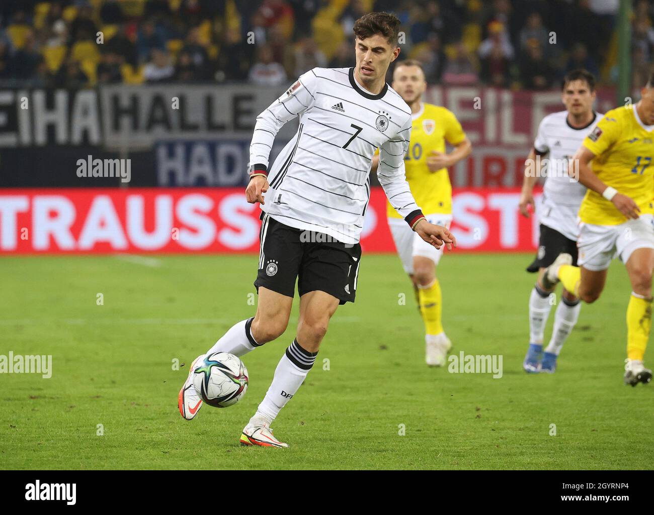 Hamburg, Deutschland. 08th Oct, 2021. firo: 08.10.2021 Fuvuball: Soccer ...