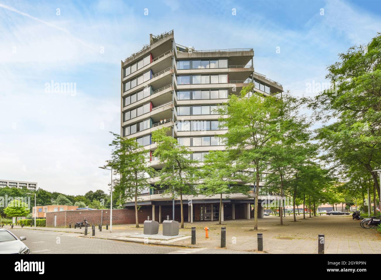 Yard of a high business building surrounded by trees Stock Photo - Alamy