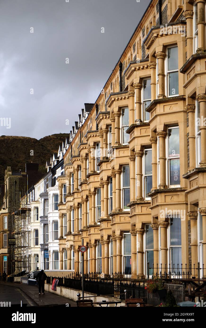 Victorian bay windows hi-res stock photography and images - Alamy