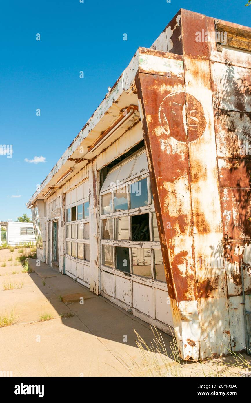 derelict garage on Route 66 USA Stock Photo - Alamy