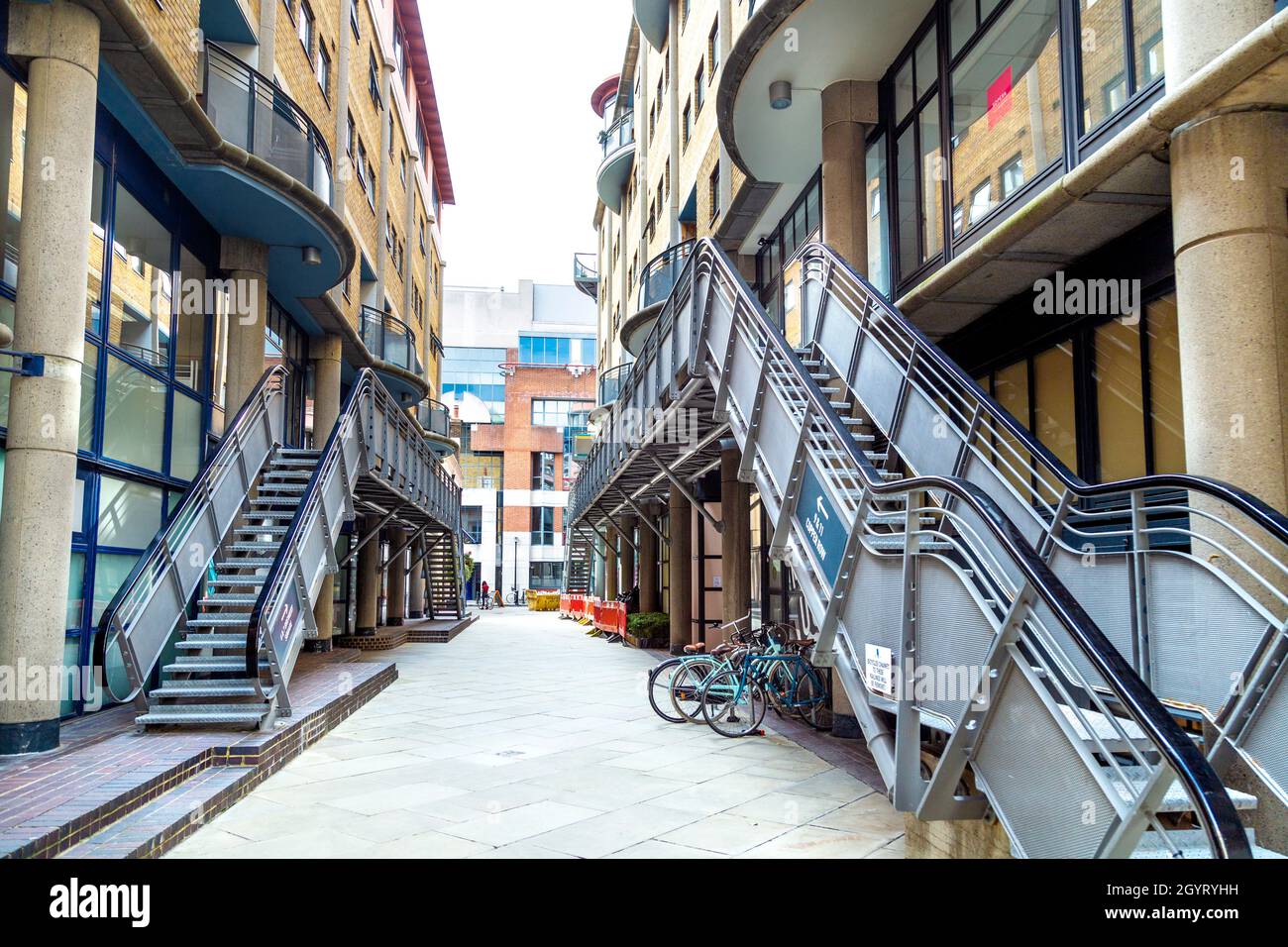 Offices and stairs along Copper Row by Courage Yard, Shad Thames ...