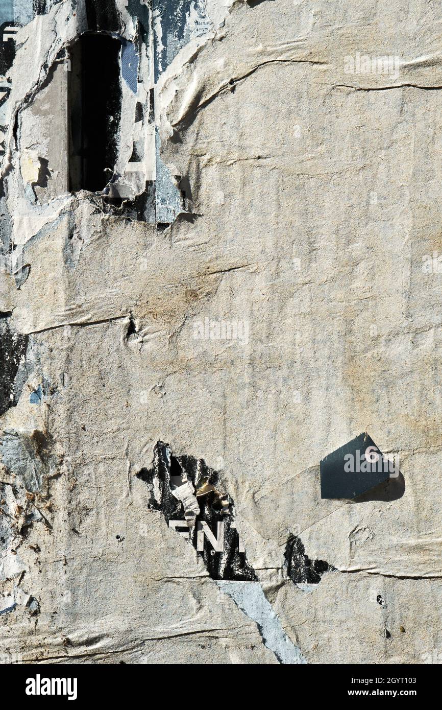 Peeling poster layers hi-res stock photography and images - Alamy