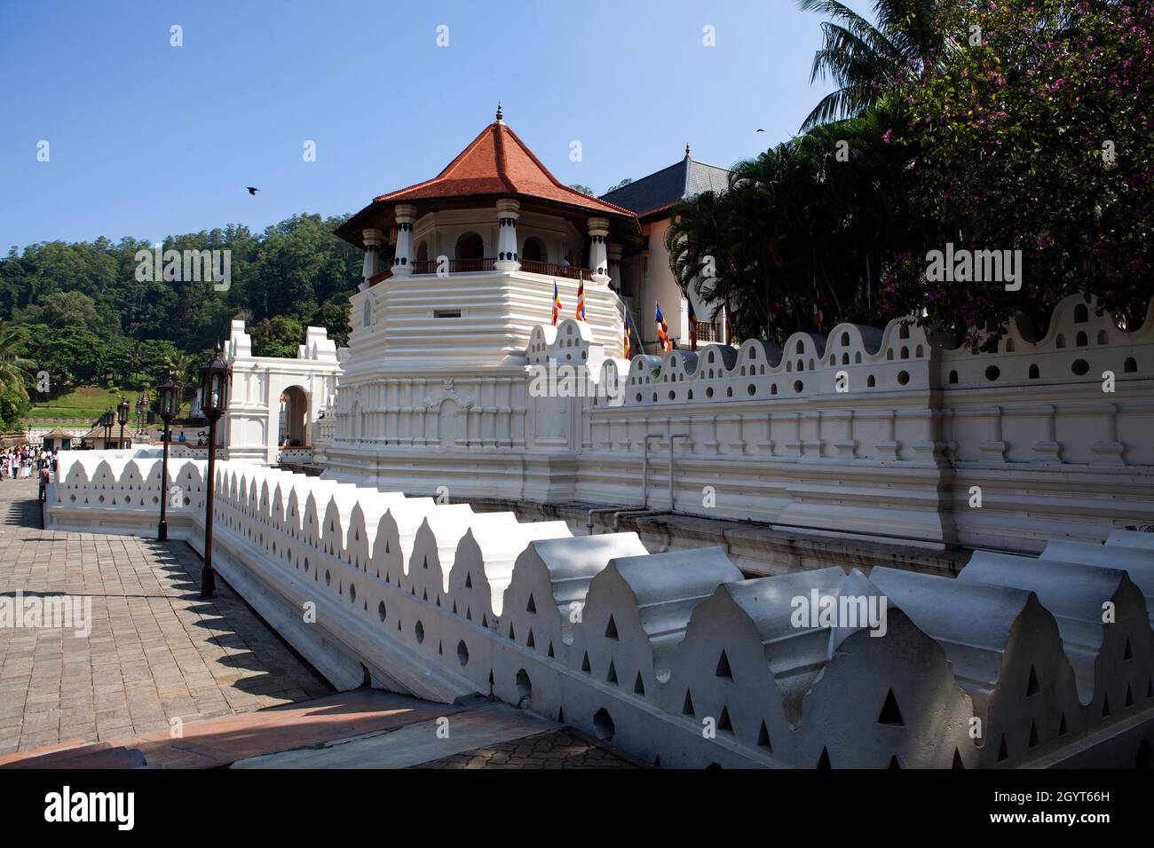 KANDY. TEMPLE OF THE SACRED TOOTH RELIC. SRI DALADA MALIGAWA. CENTRAL ...