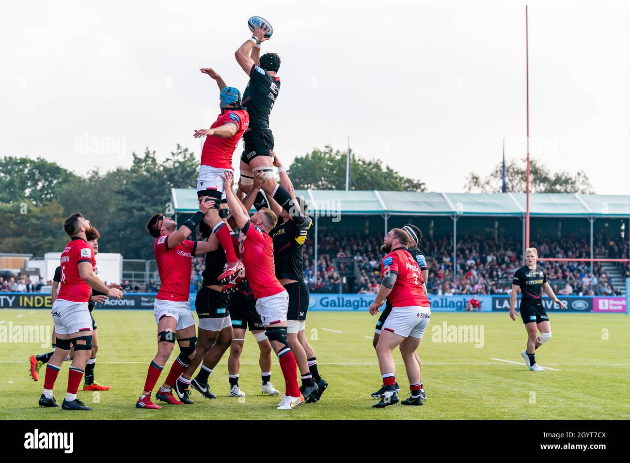 Tim Swinson #5 of Saracens wins the line out Stock Photo - Alamy