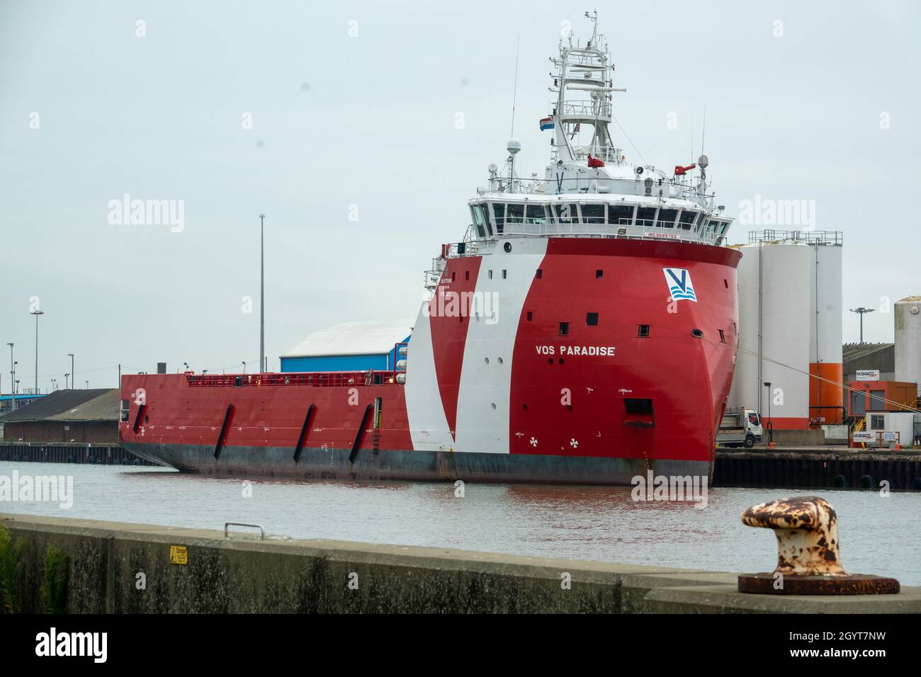 VOS PARADISE, Offshore Tug, Supply Ship Stock Photo - Alamy