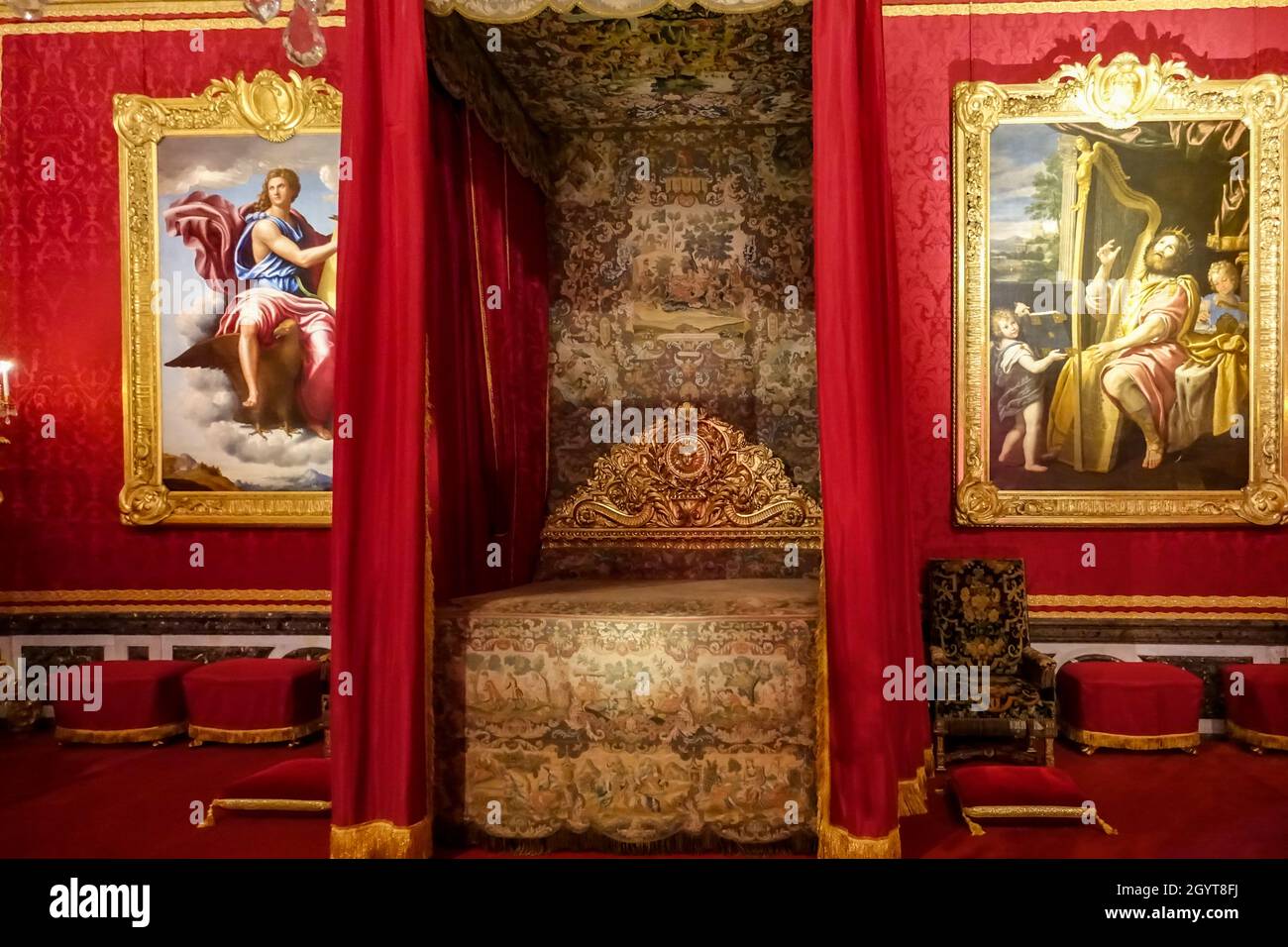 Palace of versailles bedroom hi-res stock photography and images - Alamy