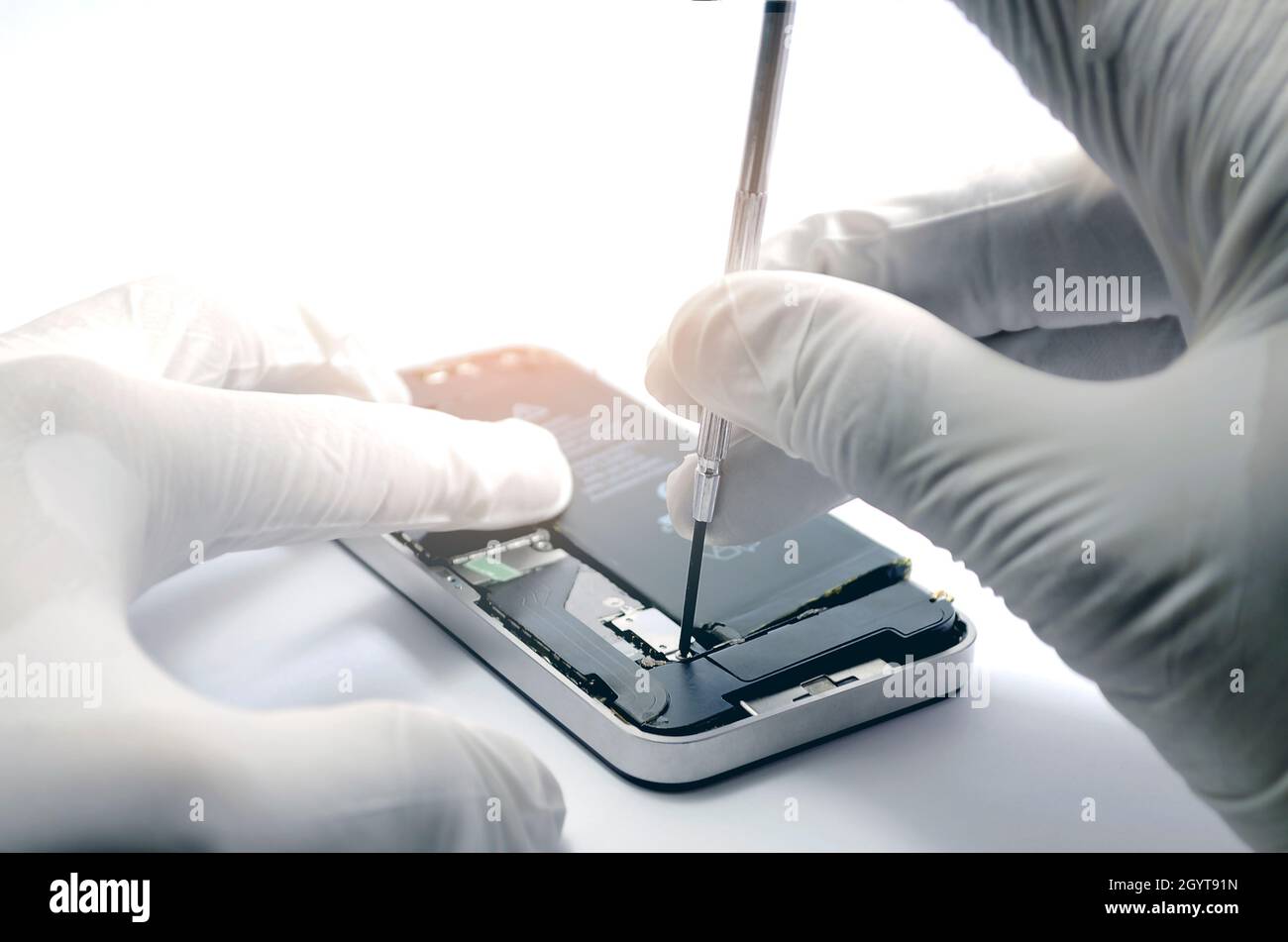 Closeup of Smartphone repair Technicians is repairing mobile phones ...