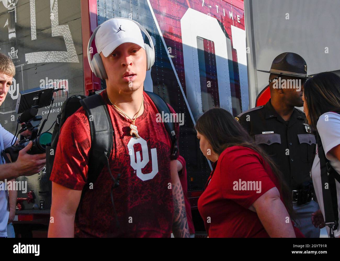 October 09, 2021: Oklahoma Sooners starting quarterback Spencer Rattler ...