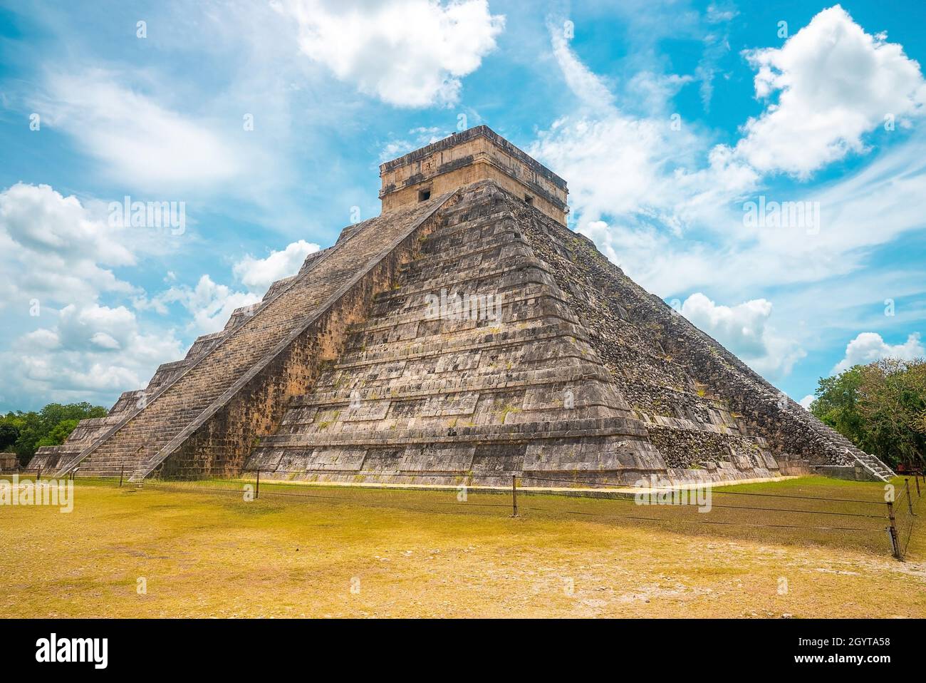 Old ruins of Temple of Kukulkan great pyramid in Chichen Itza Stock ...