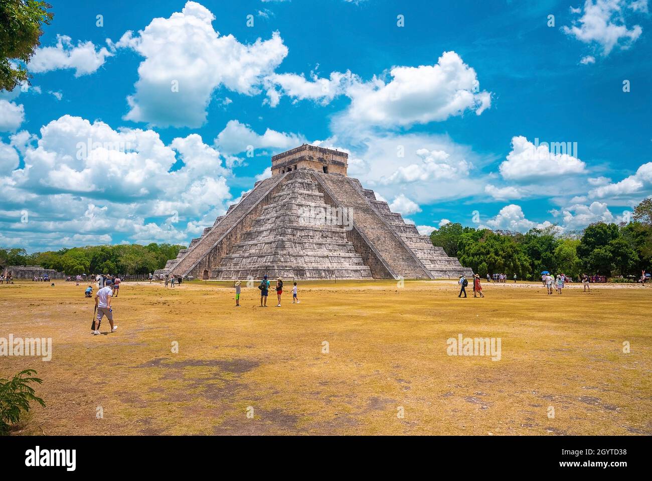 Old ruins of Temple of Kukulkan great pyramid in Chichen Itza Stock ...