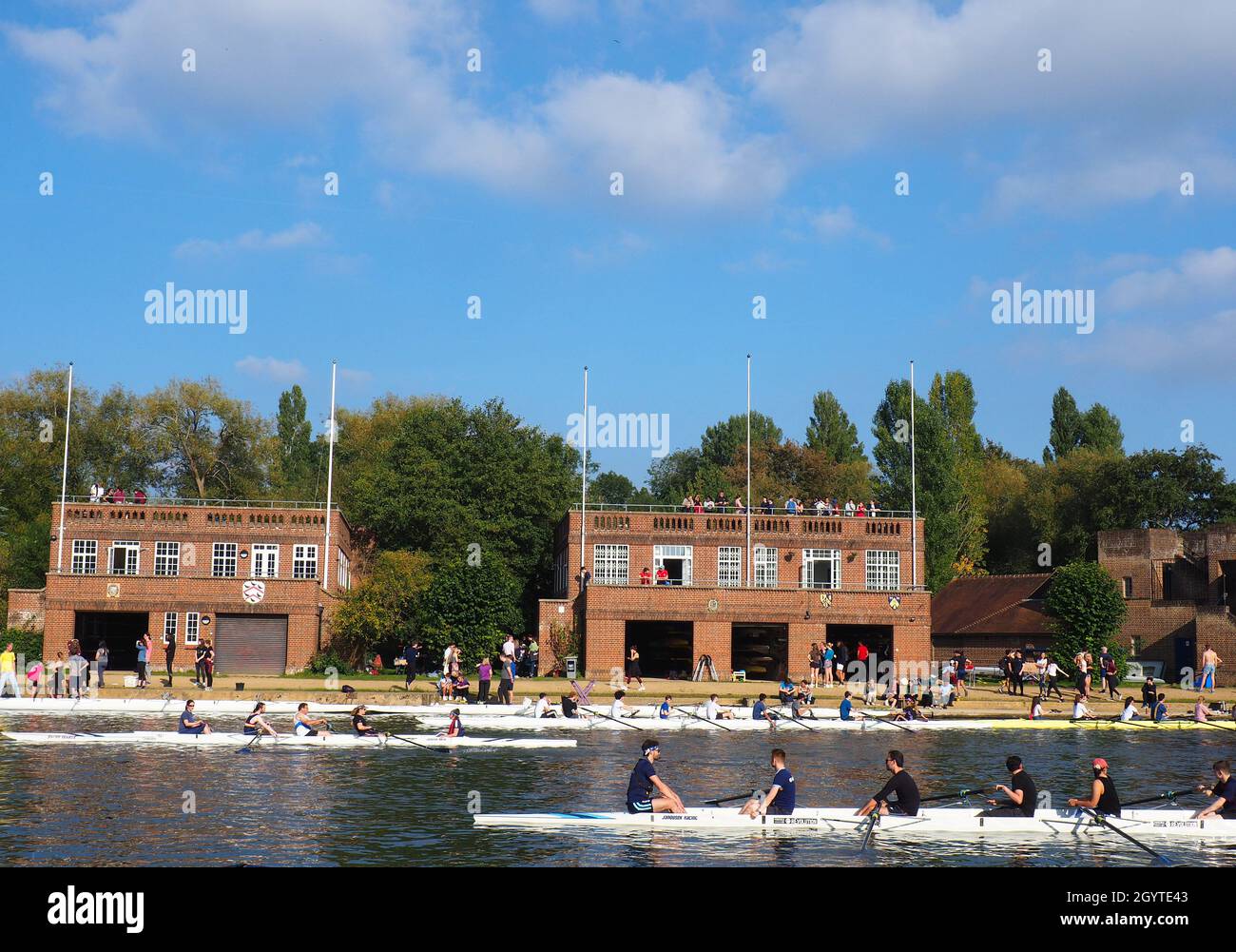 Oxford, UK. 9th Oct 2021. Freshers' Week rowing taster sessions for ...