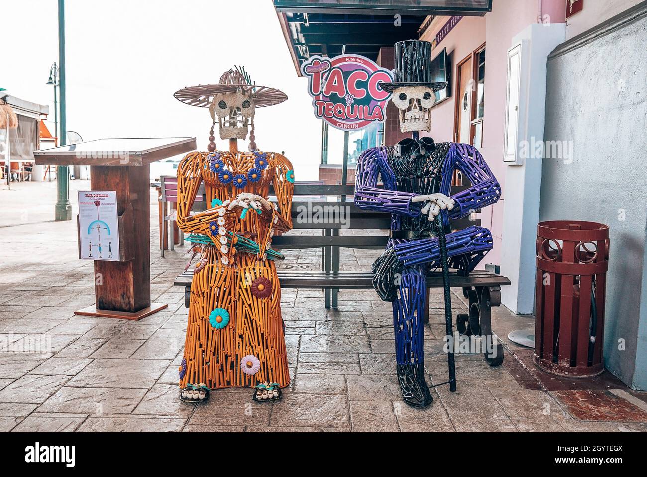 Skeleton sitting on bench hi-res stock photography and images - Alamy