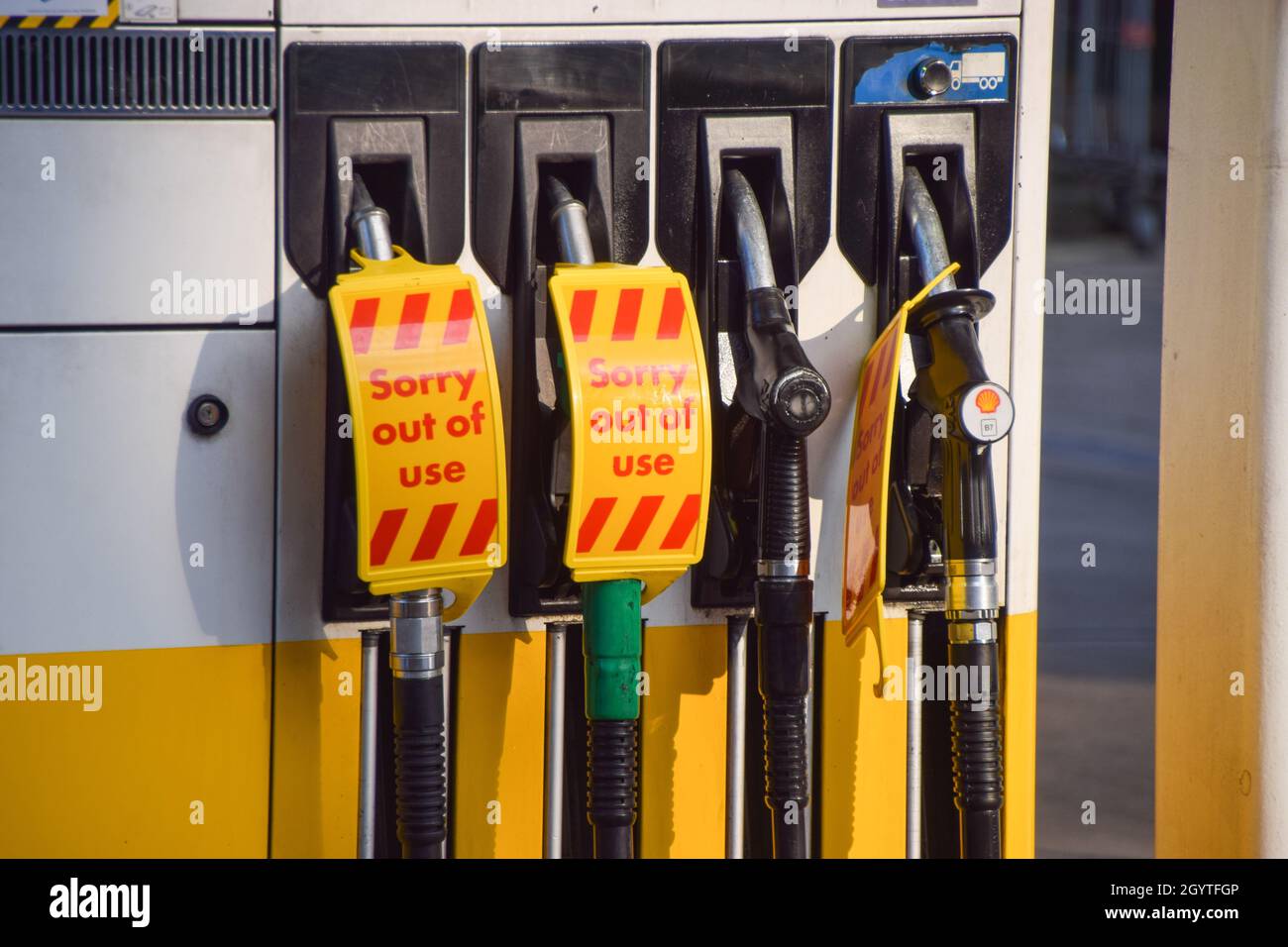 Sorry out of fuel signs hi-res stock photography and images - Alamy