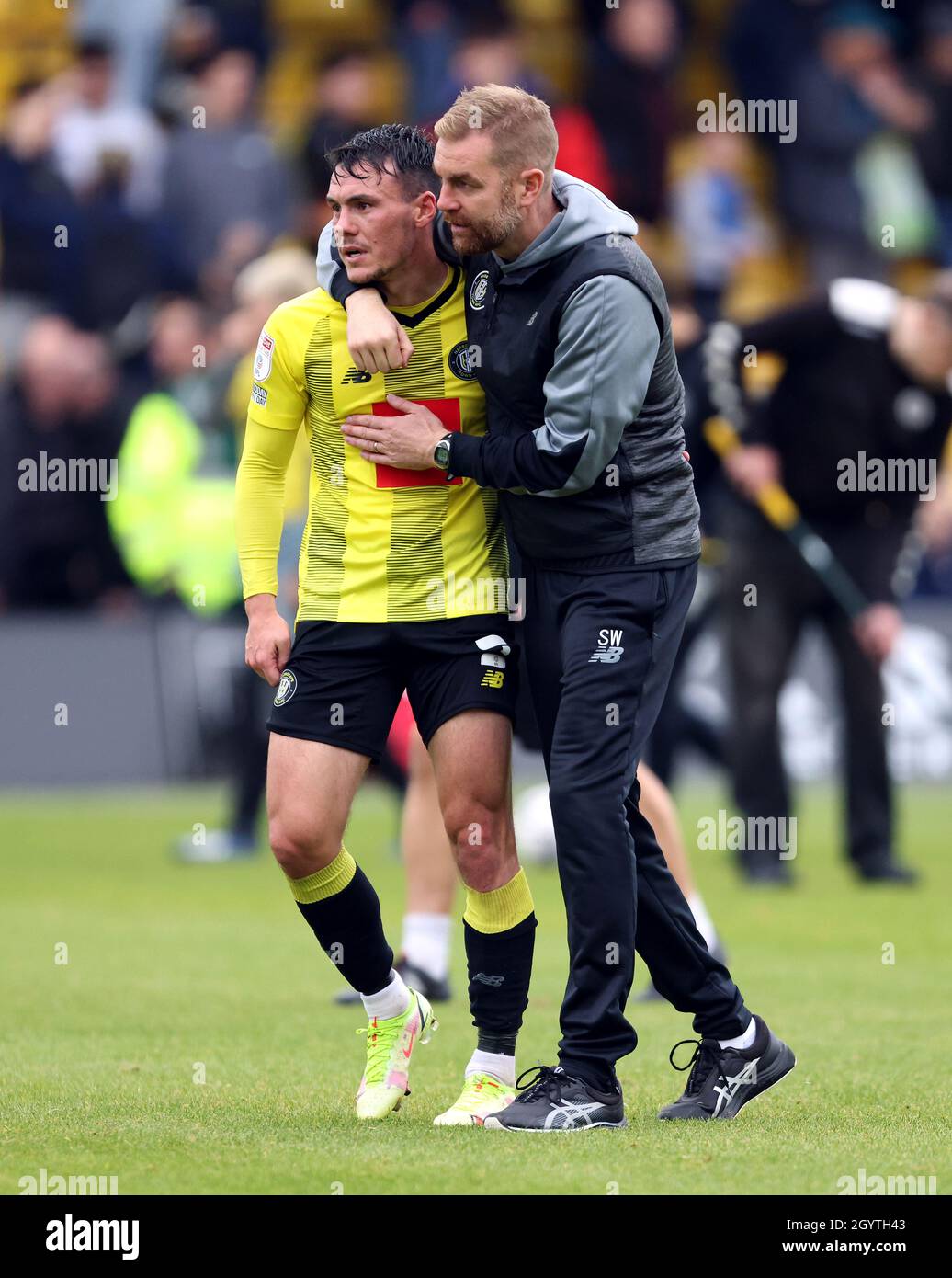 Harrogate Town manager Simon Weaver and Ryan Fallowfield celebrate ...