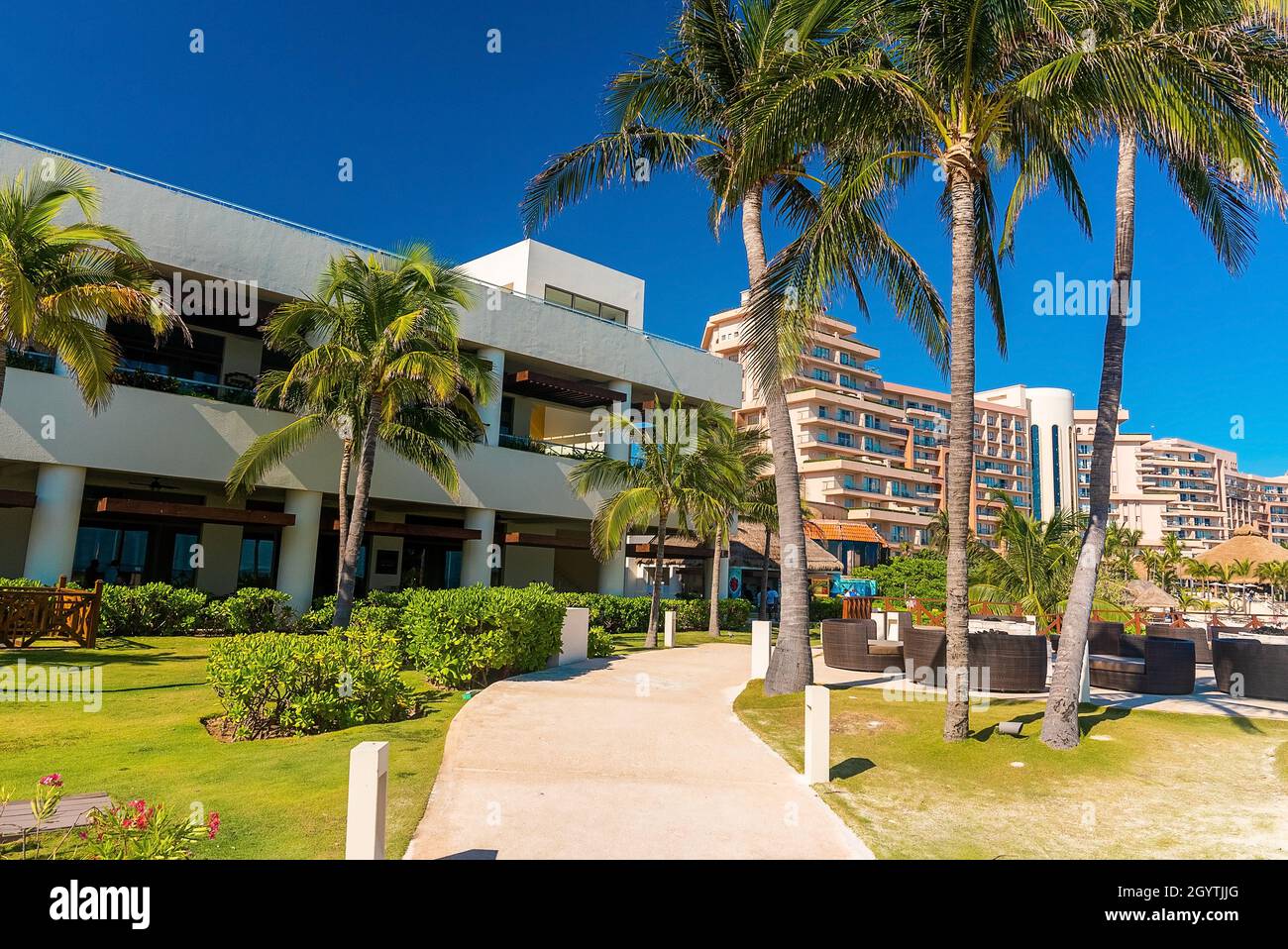 Footpath towards outdoor cafe and luxury hotels and resorts Stock Photo ...