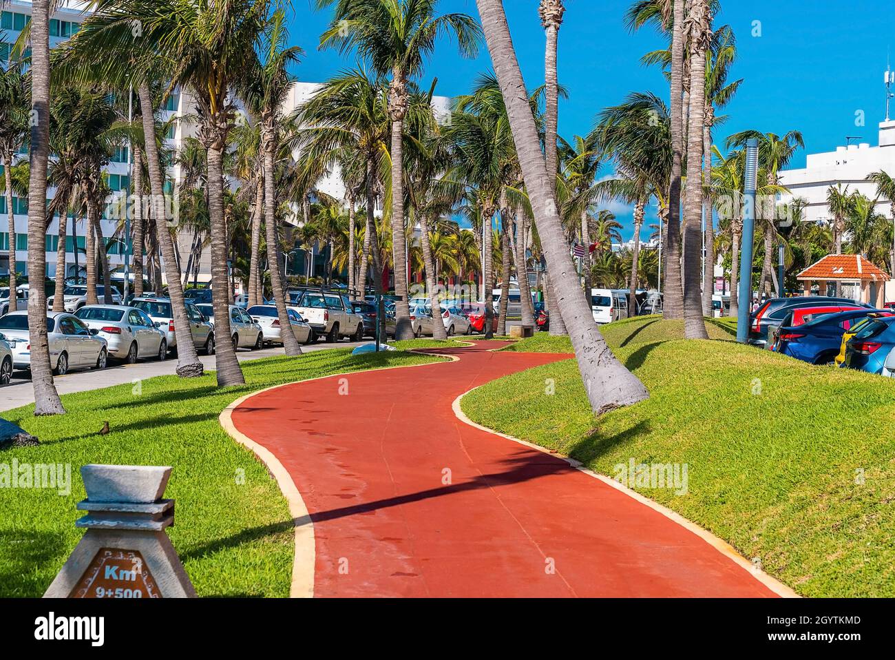 Car parking on footpath hi-res stock photography and images - Alamy