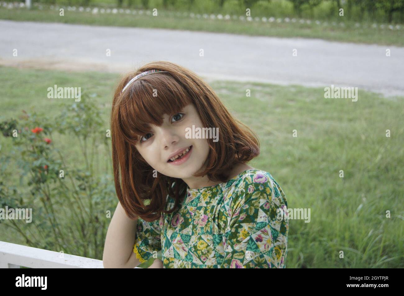 Cute little pakistani girl Stock Photo - Alamy
