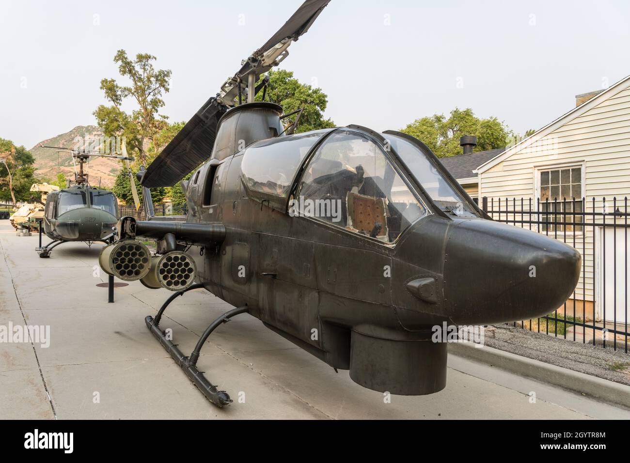 Ah 1g cobra helicopter hi-res stock photography and images - Alamy