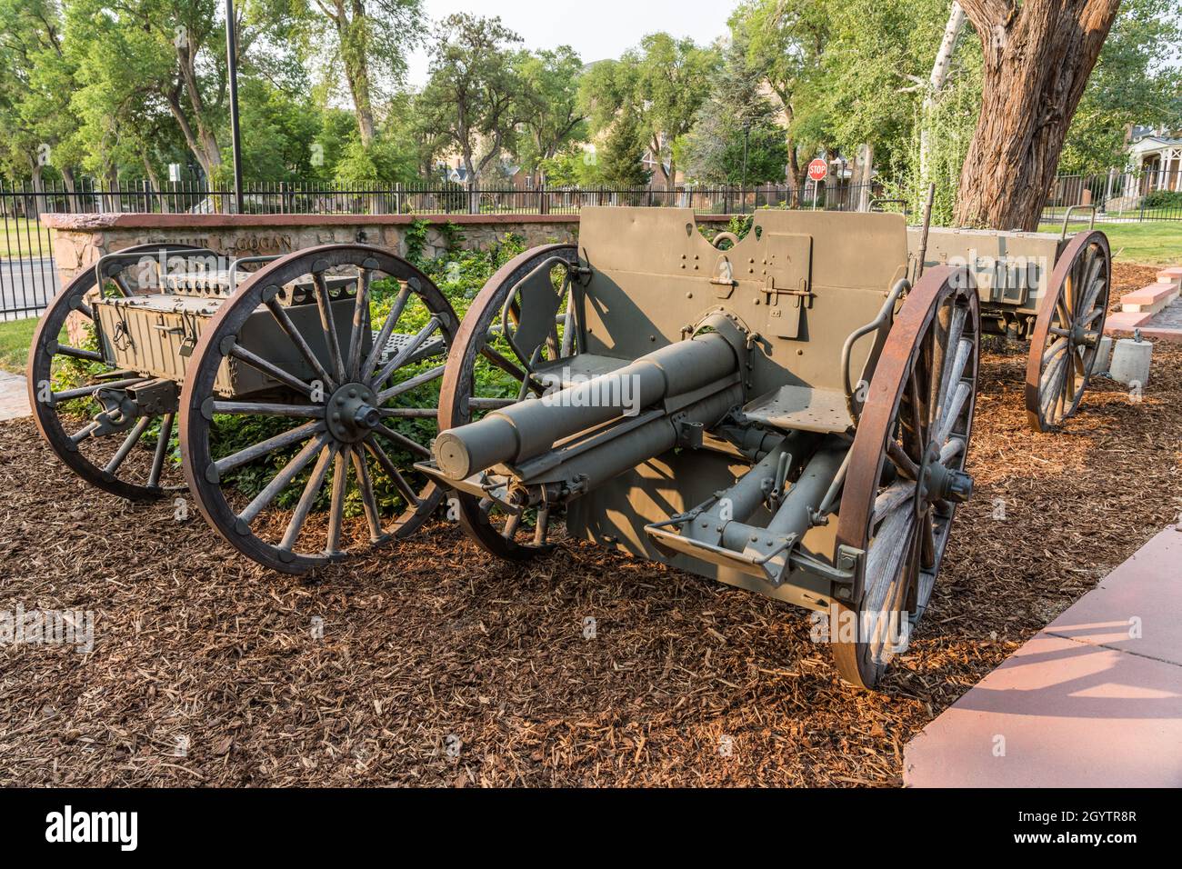 Field artillery caisson hi-res stock photography and images - Alamy