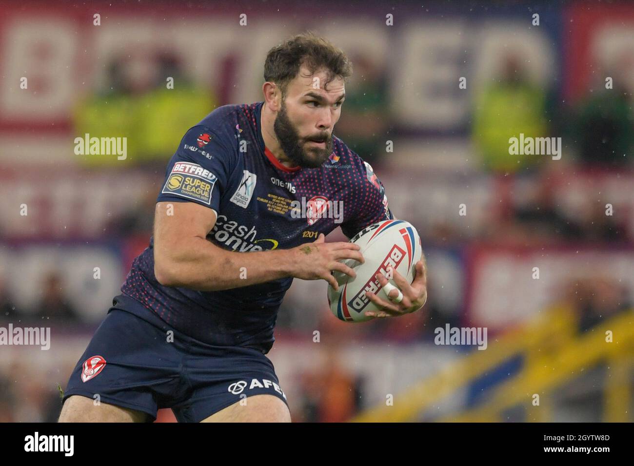 Alex Walmsley (8) of St Helens runs forward with the ball Stock Photo ...