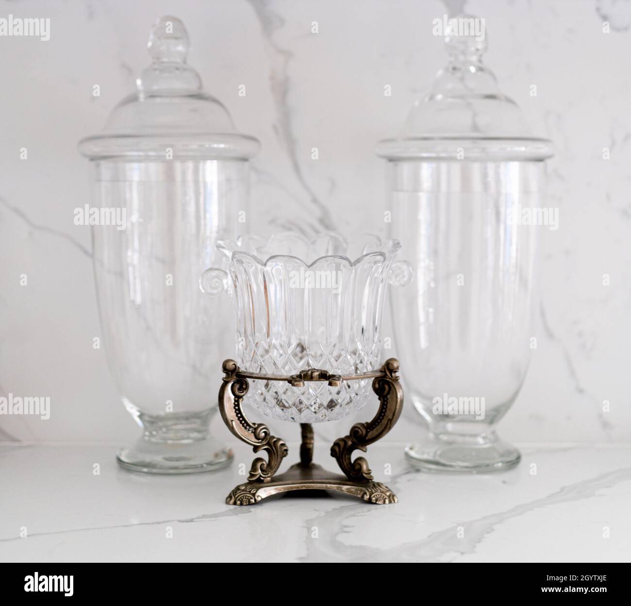 Crystal vases hi-res stock photography and images - Alamy