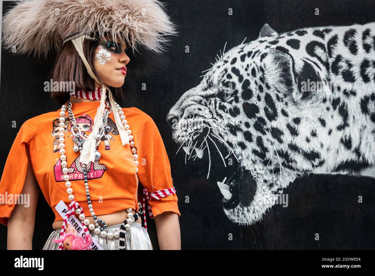Mayfair, London, UK, 09th Oct 2021. Model Isabella poses in Bond Street ...
