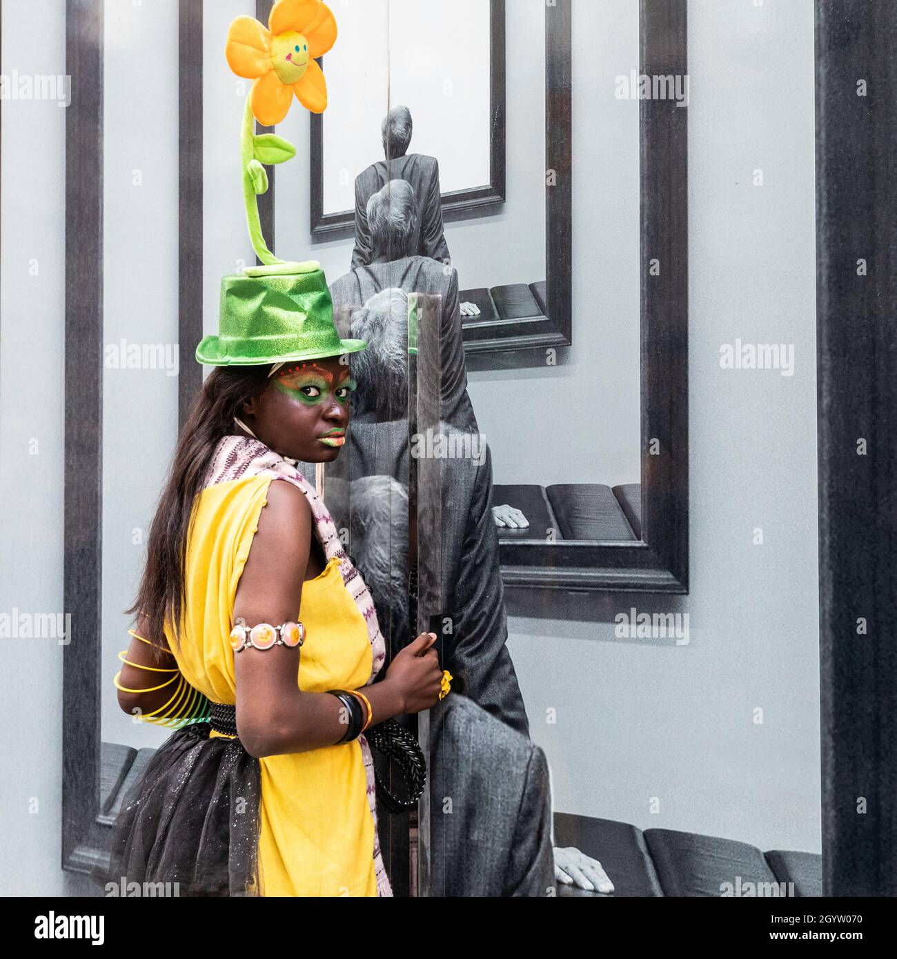 Mayfair, London, UK. 09th Oct, 2021. Model Alexandra poses in front of ...
