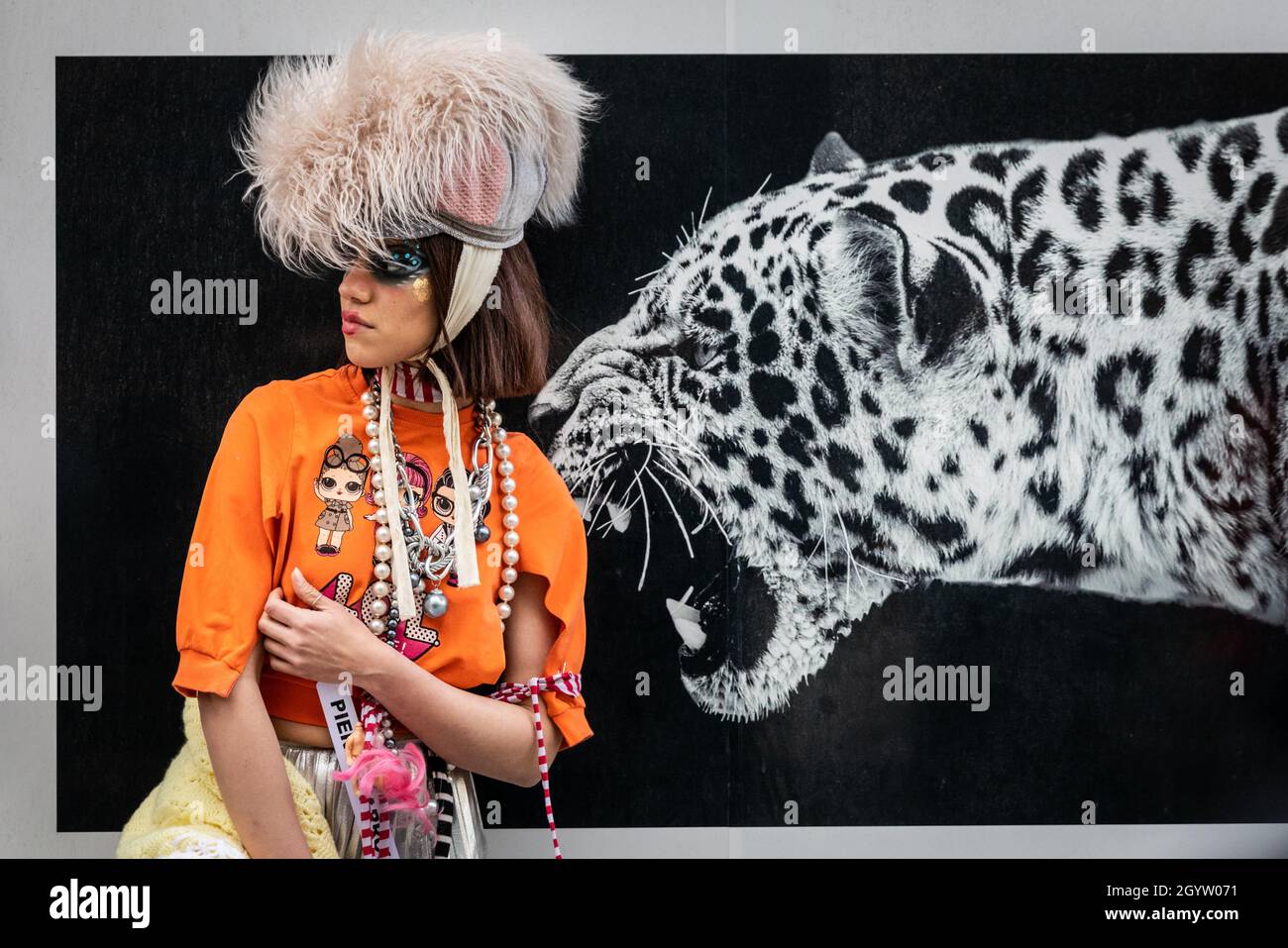 Mayfair, London, UK, 09th Oct 2021. Model Isabella poses in Bond Street ...