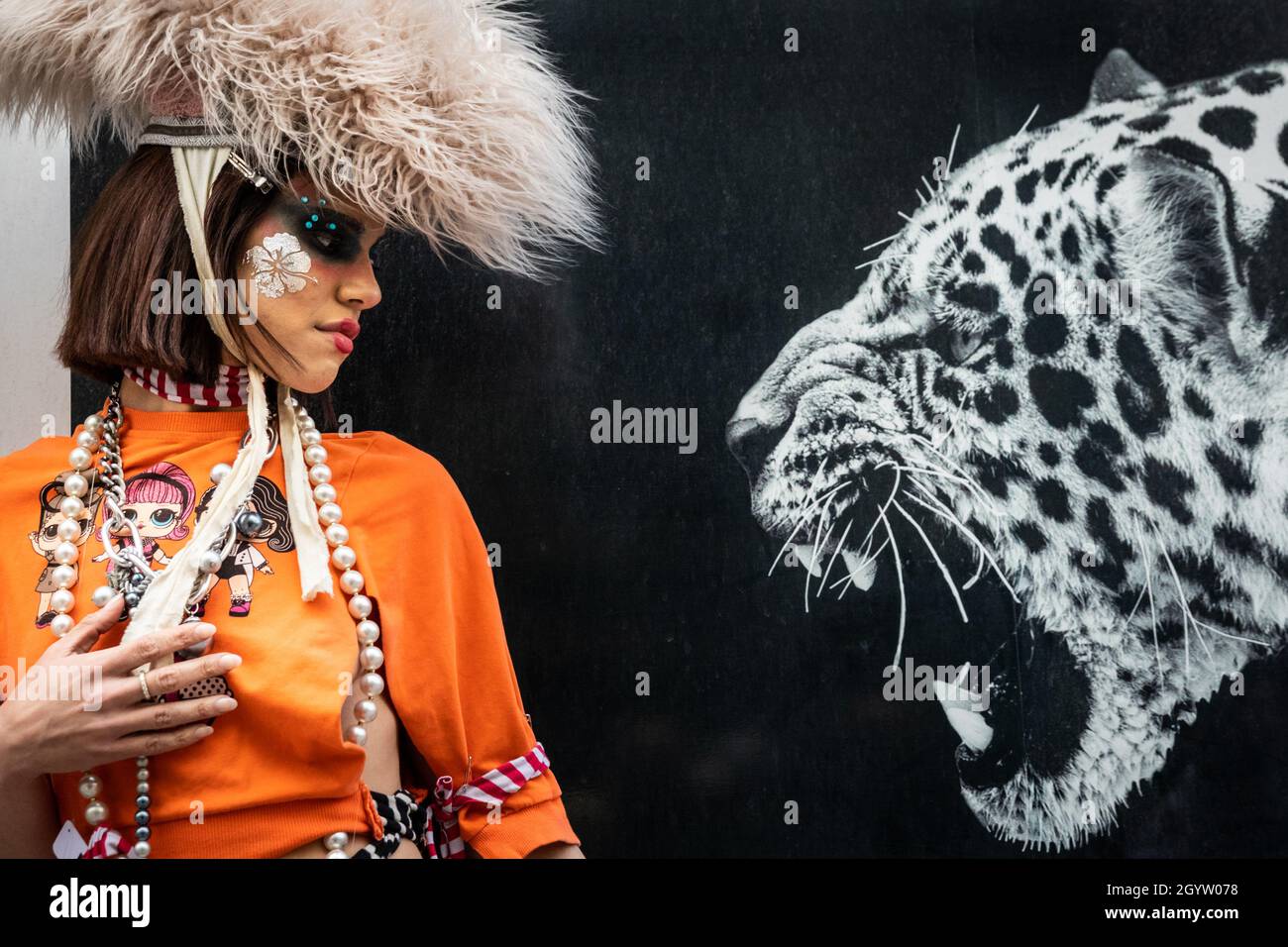 Mayfair, London, UK, 09th Oct 2021. Model Isabella poses in Bond Street ...