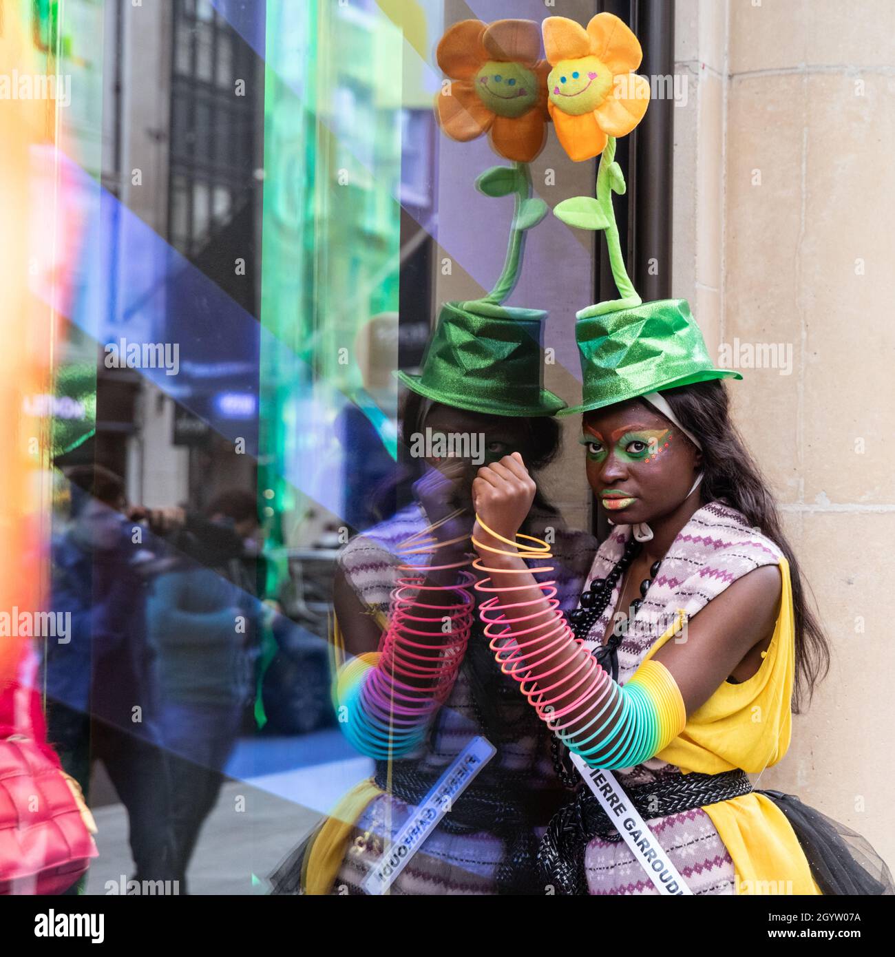 Mayfair, London, UK. 09th Oct, 2021. Model Alexandra poses in her ...