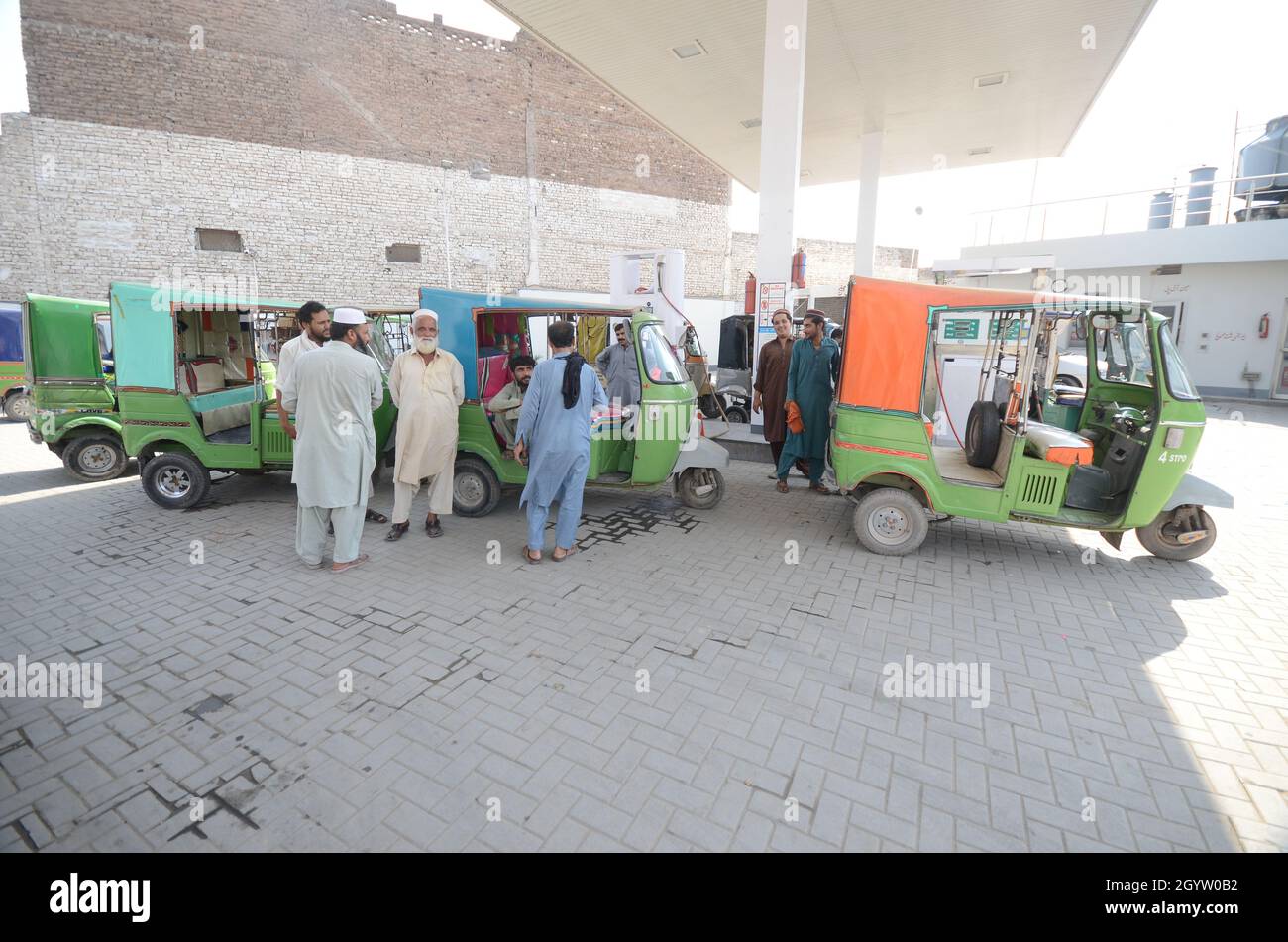 Compressed natural gas pakistan hi-res stock photography and images - Alamy