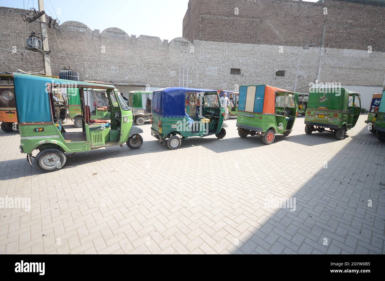 Compressed natural gas pakistan hi-res stock photography and images - Alamy