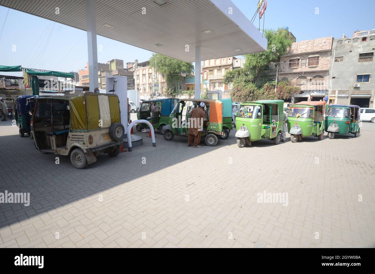 Compressed natural gas pakistan hi-res stock photography and images - Alamy