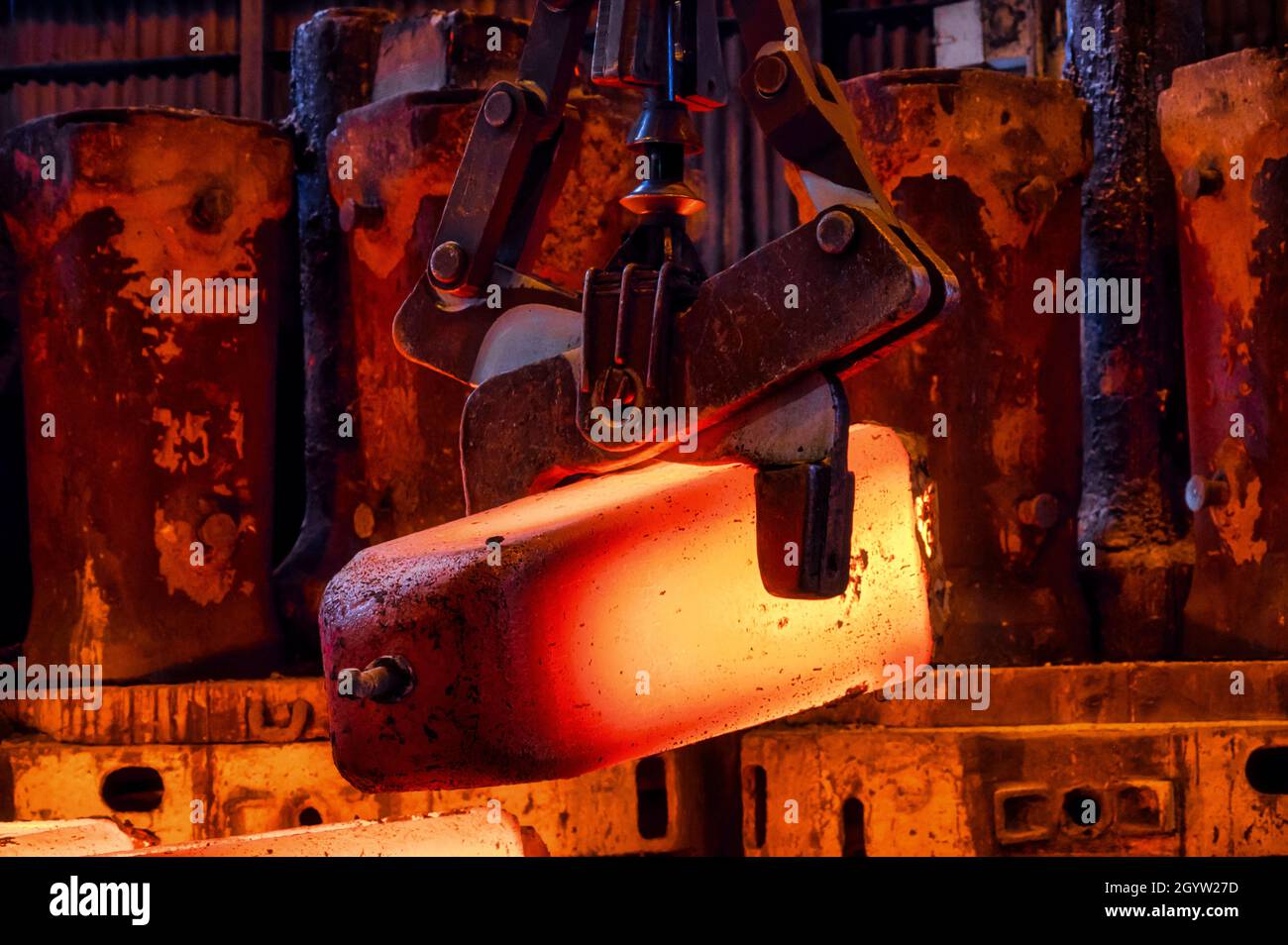 Hot metal casting hi-res stock photography and images - Alamy