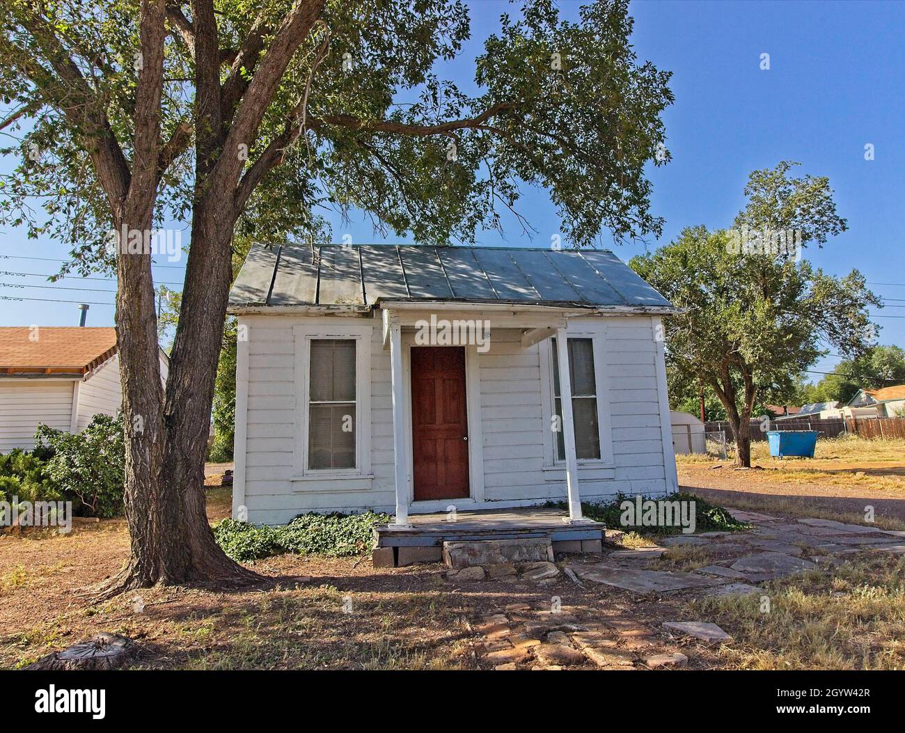 Small Abandoned One Level Home With Porch Stock Photo - Alamy