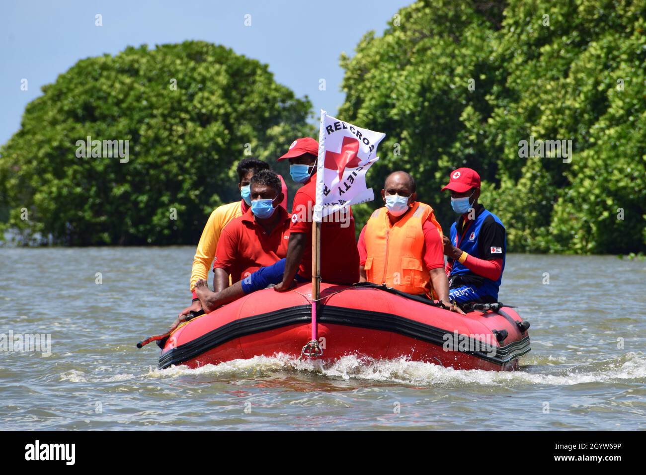 mission of red cross society in an emergency situation Stock Photo - Alamy
