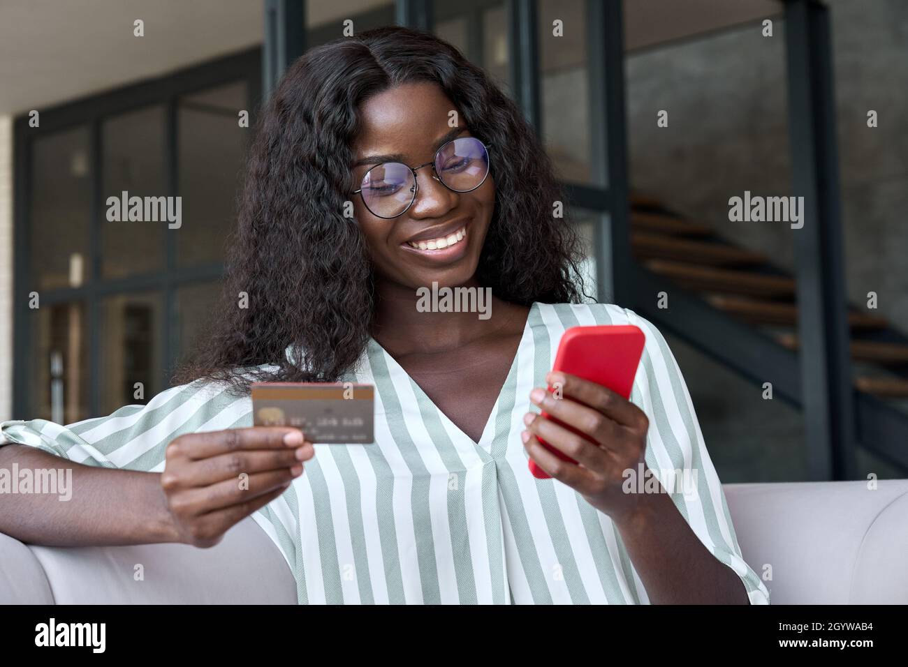 Bank woman card phone hi-res stock photography and images - Alamy