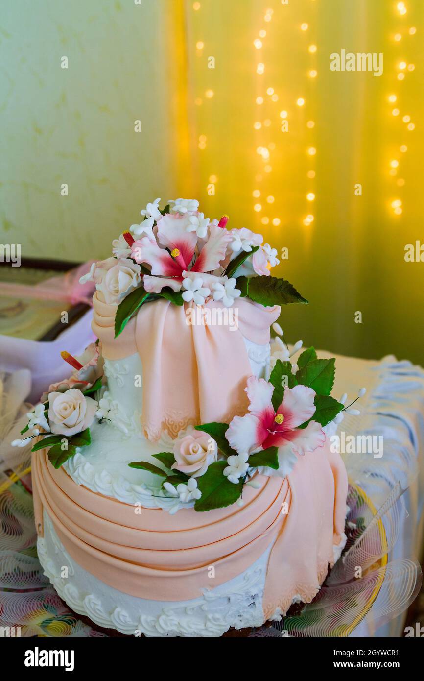 Wedding loaf - korovai. Traditional wedding cake with flowers Stock ...