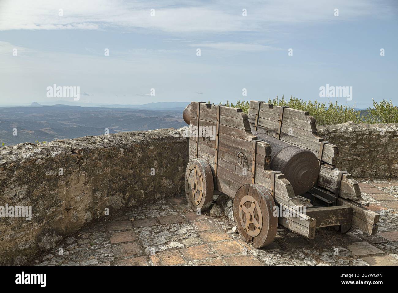 Half destroyed castle hi-res stock photography and images - Alamy