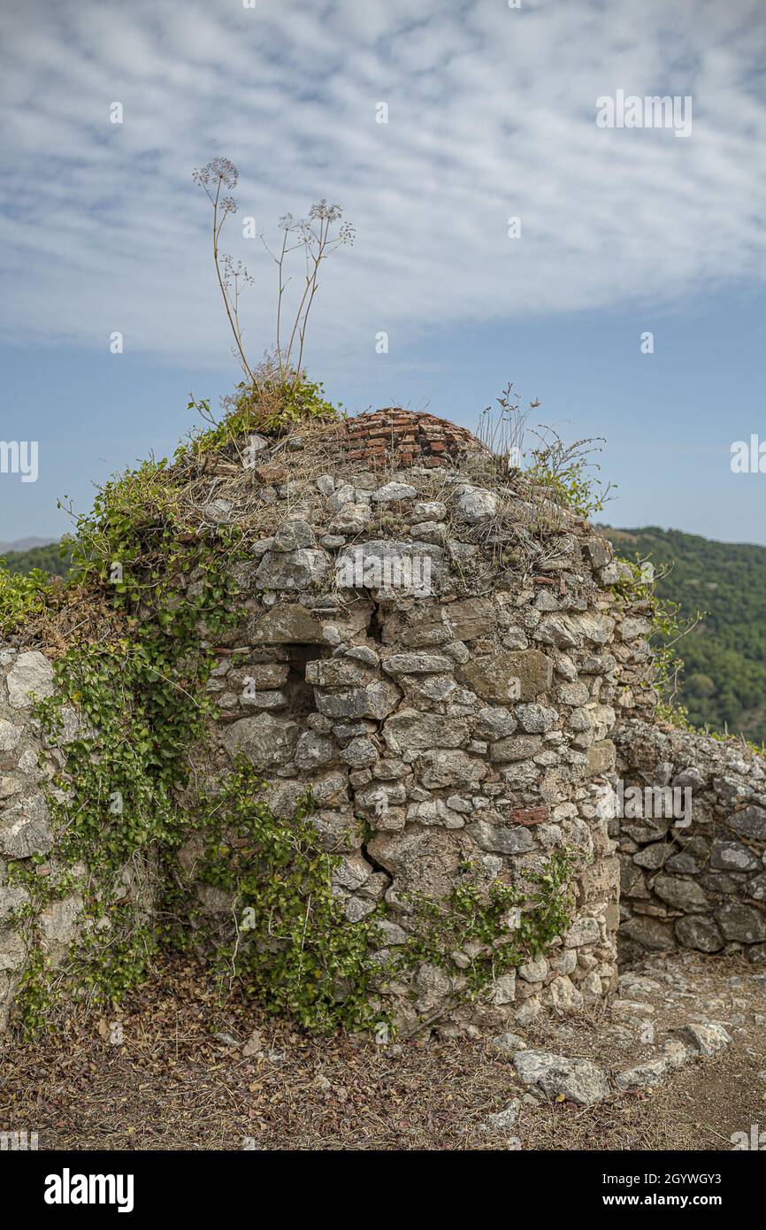 Half destroyed castle hi-res stock photography and images - Alamy