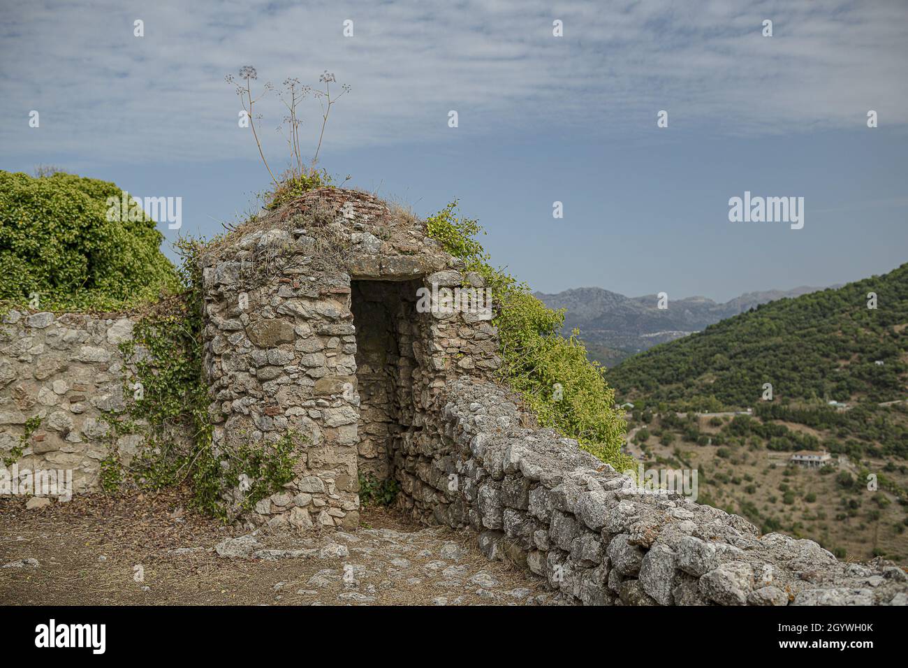 Half destroyed castle hi-res stock photography and images - Alamy