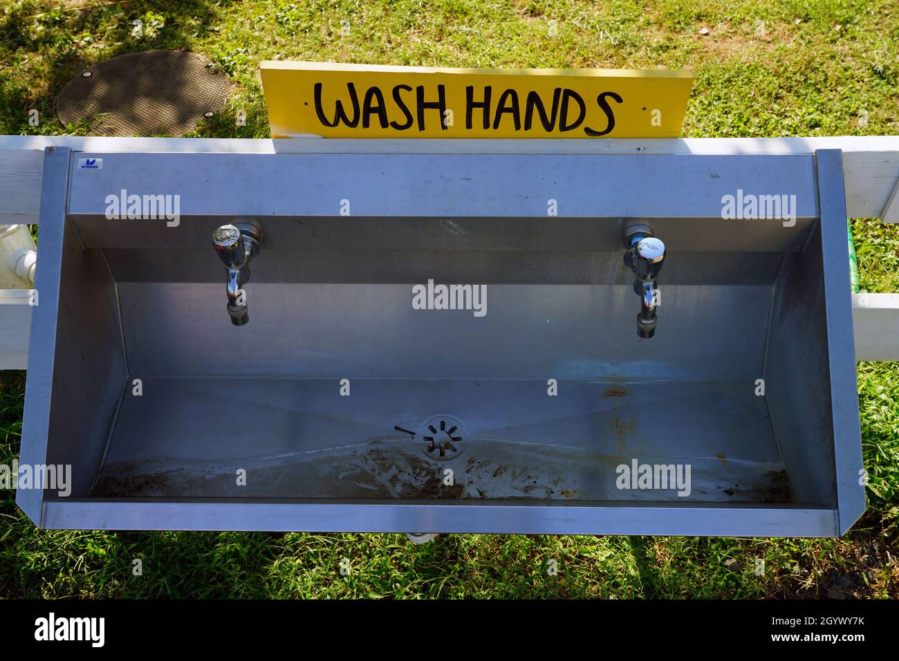 Outdoor sink with a sign saying Wash your Hands Stock Photo - Alamy