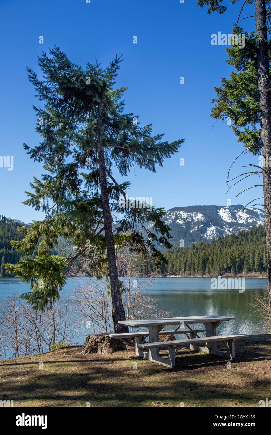 Lake Easton State Park in Washington State on an Early Spring Morning ...