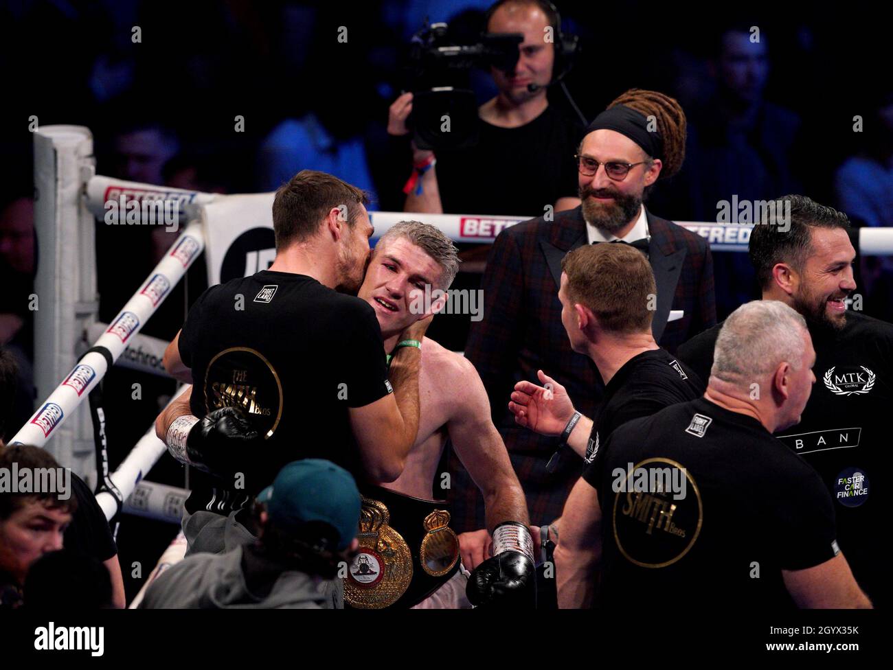 Liam Smith celebrates with his brother Callum Smith after knocking out ...