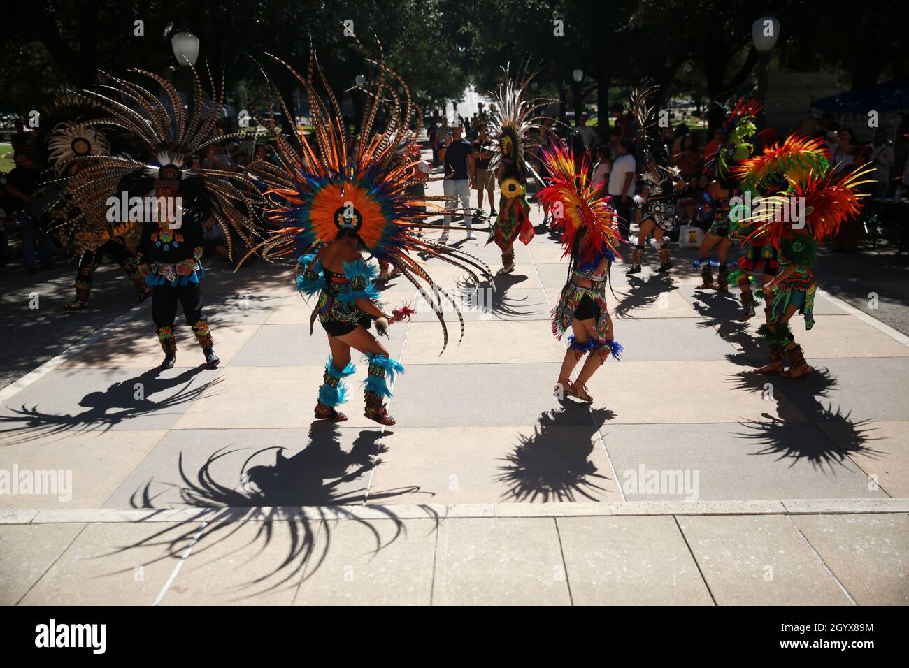 Danza azteca hi-res stock photography and images - Alamy