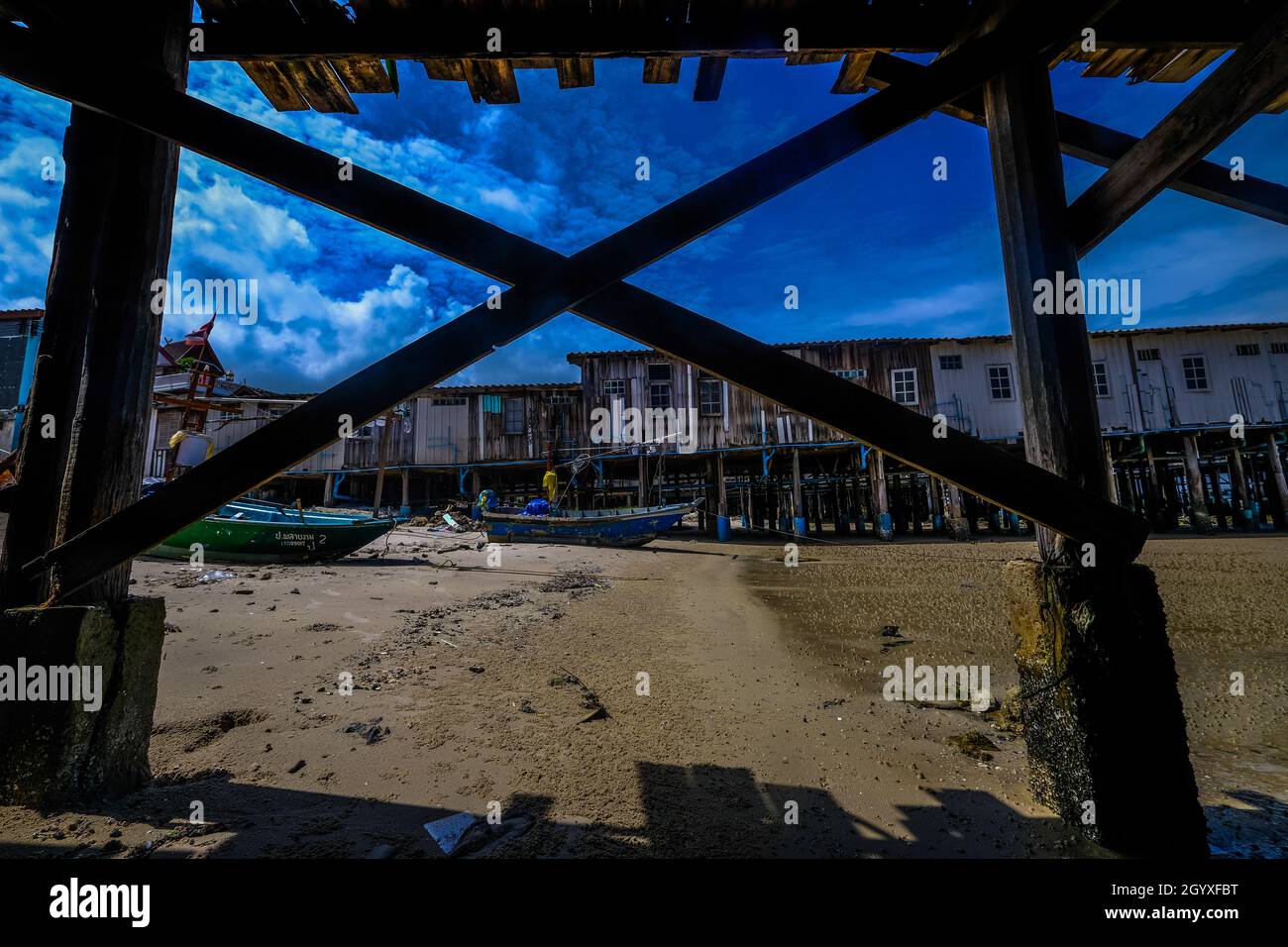 Ramshackle wooden structures hi-res stock photography and images - Alamy