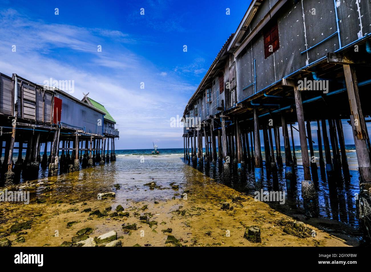 Ramshackle wooden structures hi-res stock photography and images - Alamy