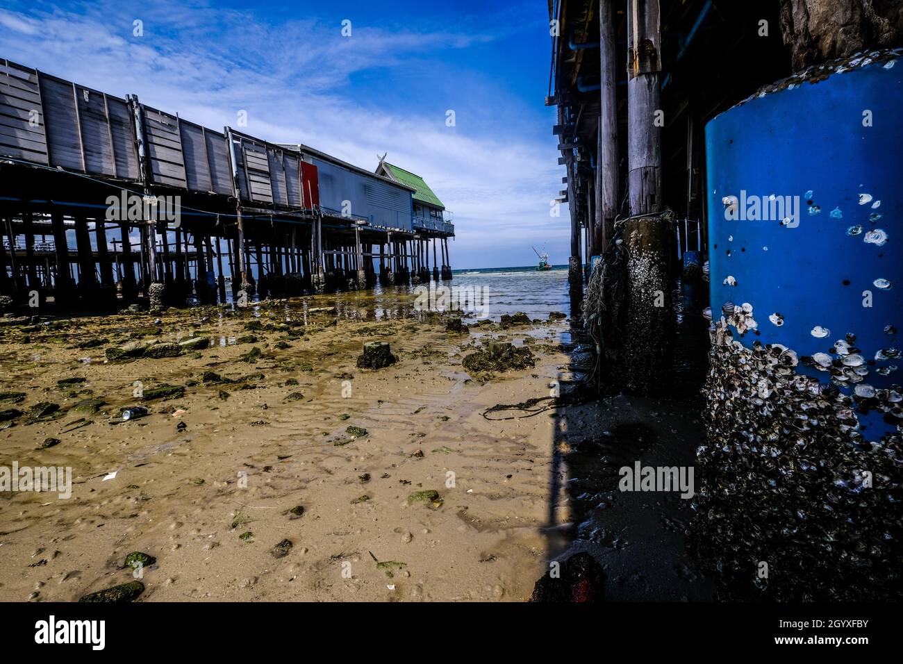 Ramshackle wooden structures hi-res stock photography and images - Alamy